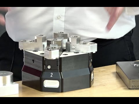 Concentric and compensating chuck for milling and turning