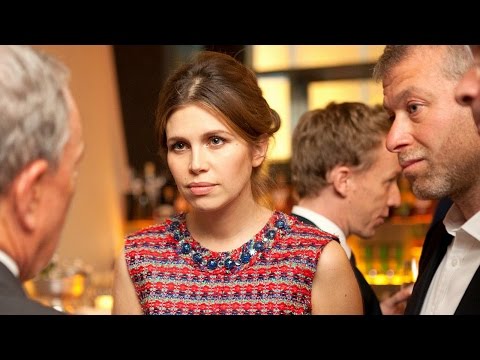 Top 10 Glamorous Wives & Girlfriends of Billionaires