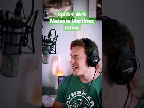 Singing “Spider Web” - MELANIE MARTINEZ portals