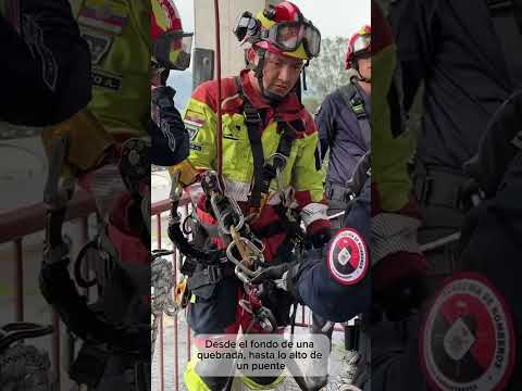 Entrenamiento de rescate en alturas - Bomberos Quito
