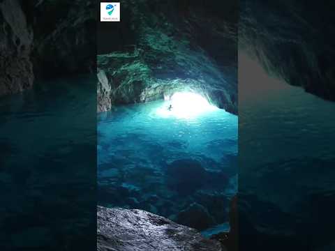 📍Blue Grotto, Capri 🇮🇹😍 #italy #travel #bucketlist #capri #bluegrotto #adventure