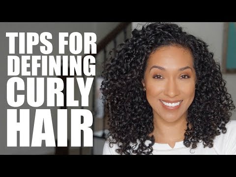 HOW TO DEFINE YOUR NATURALLY CURLY HAIR