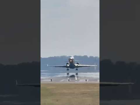 American eagle PSA Airlines takeoff from DCA