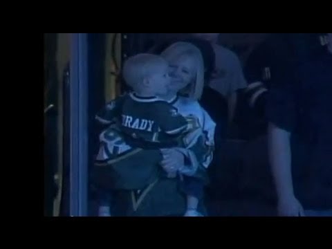 Bradys on TV at his first dallas stars game Celena Rae 2-21-09
