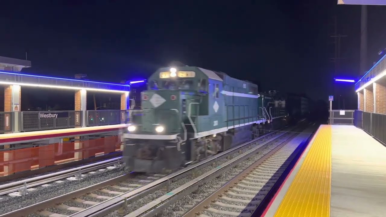 NYAR RS80 Throttles Through LIRR Westbury Train Station