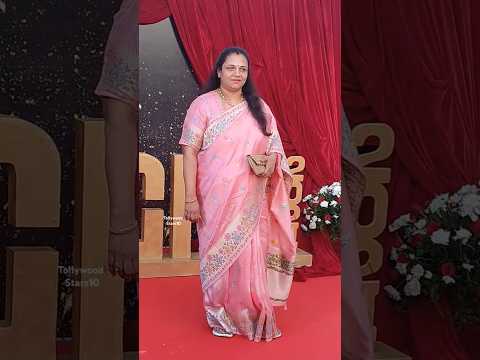 Hero Srikanth Wife Ooha At Gaddar film Awards#srikanth#Ooha#tranding#gaddar#shorts#yt