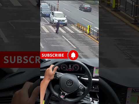 Pedestrians got accident at the zebra crossing #trafficviolation #accidentreport #accidentanalysis