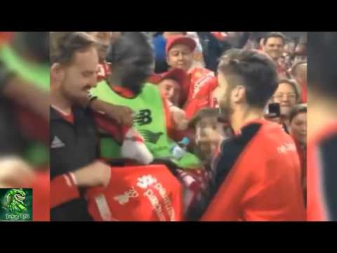 Mamadou Sakho pretends to be a Liverpool fan to get Adam Lallana's autograph