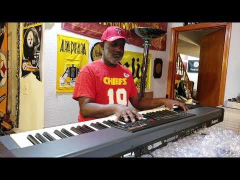 Checking Out My New Roland RD 150 Keyboard!!