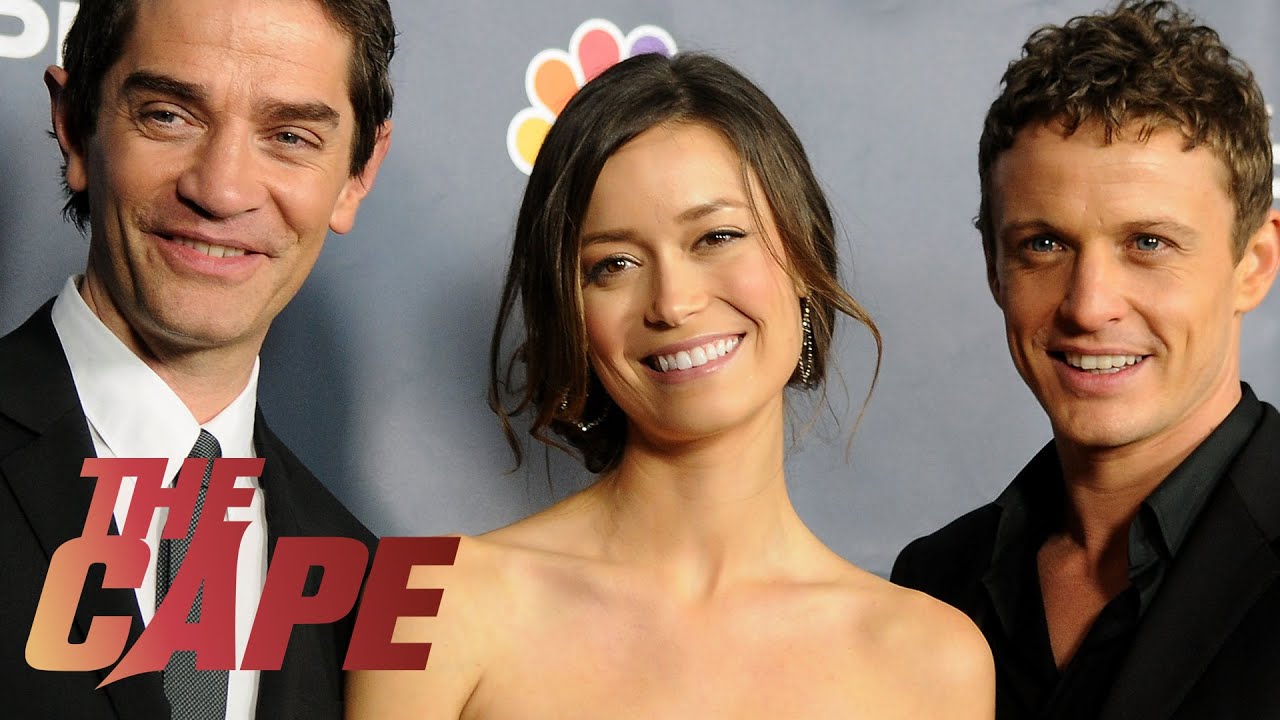 Summer wows in strapless dress at 'The Cape' premiere