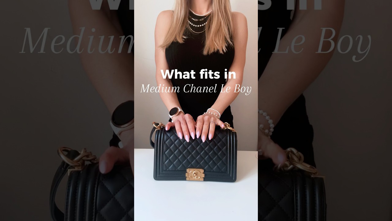 WHAT FITS IN | Medium Chanel Le Boy Bag #whatsinmybag #chanel #chanelboybag