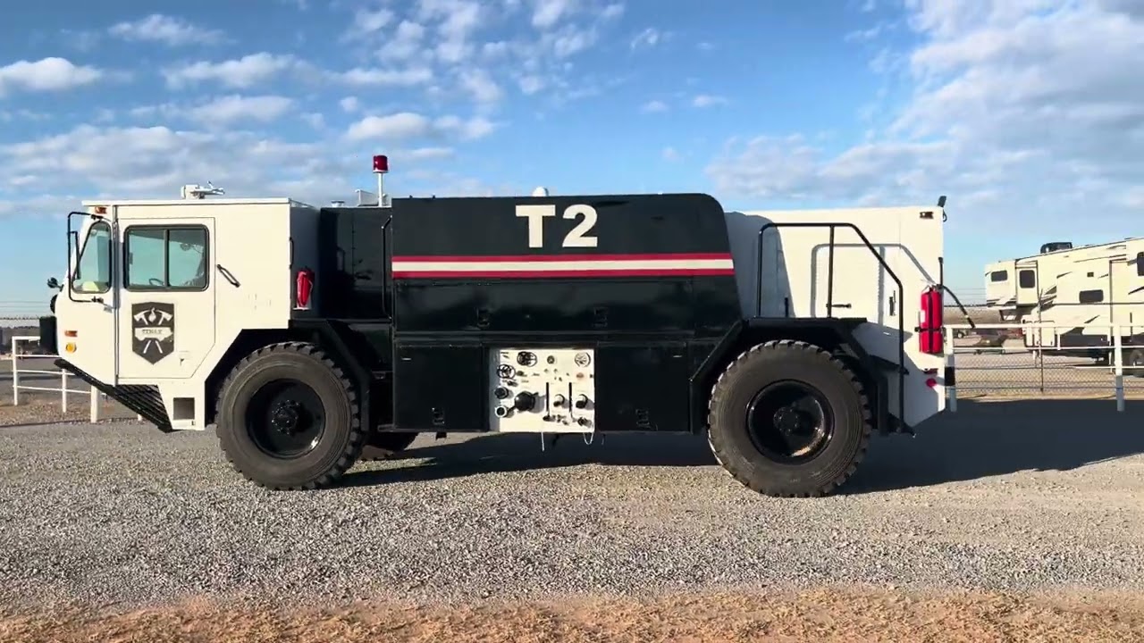 Entz Auction & Realty – LOT 9425 - 1985 OSHKOSH TYPE A/S 32 P-19B