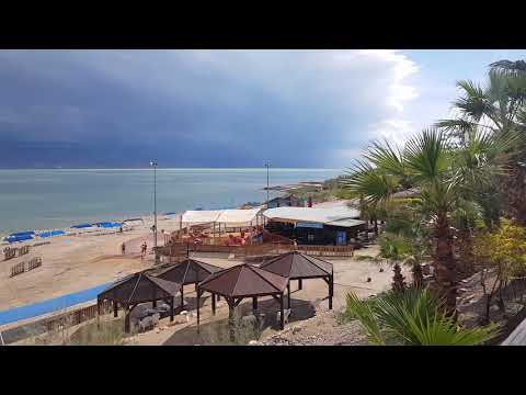 תראו כמה יפה ים המלח לאחר גשם ללא הפסקה. המקום הנמוך והיפה ביותר בעולם. ישראל 2019
