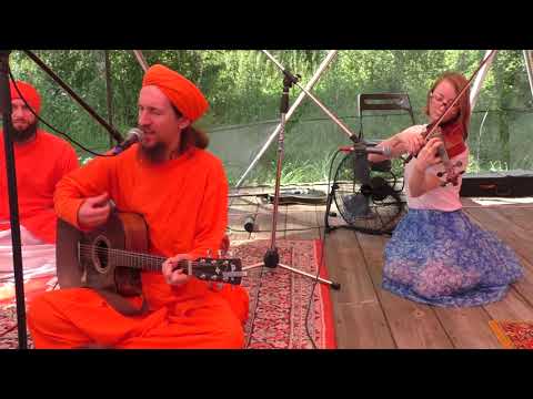 Kiirtan 2 from 3-hours AK by dada Parananda