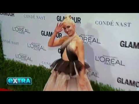 Gwen Stefani on Extra! Glamour Woman of the Year 2016