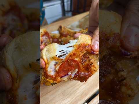 PILLSBURY PIZZA DOUGH HOMEMADE PIZZA 🤩🍕 - Ragu Pizza Sauce. Pepperoni #viral #shorts #foodreview