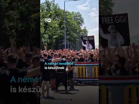 Így vonultak a magyar fociszurkolók Stuttgartban | Rendbontás nélkül értek a stadionhoz
