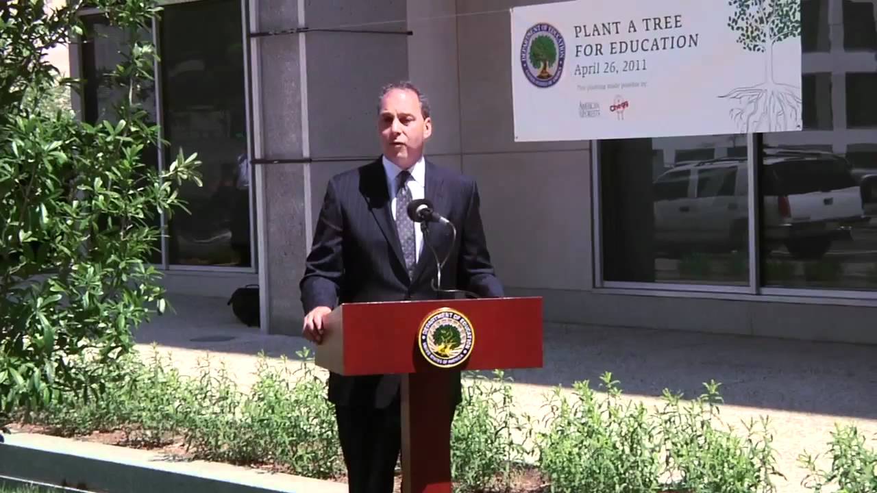 Chegg for good: Chegg Plants the Official Tree of the U.S. Department of Education