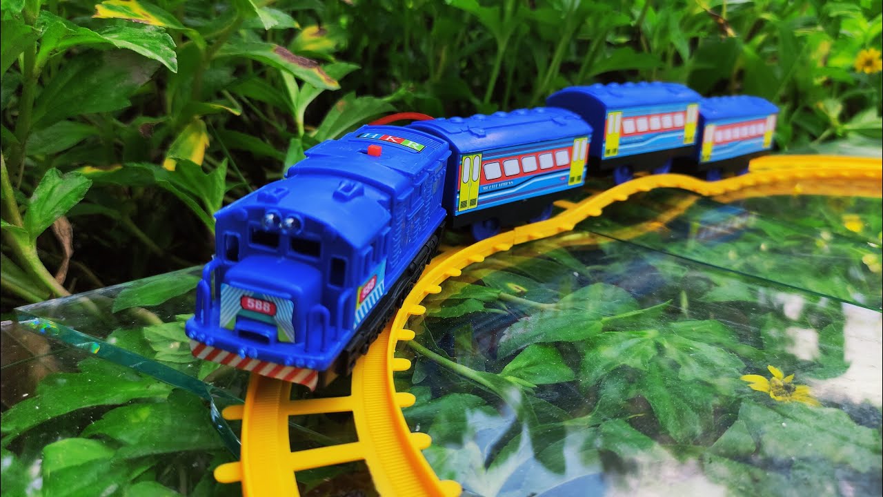 Unboxing dan Merakit Mainan Kereta Api Multi Express Transportasi Massal