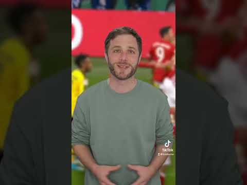 FC Bayern gegen den BVB: Als das BVB-Maskottchen an den Bus pinkelte 😂 #shorts