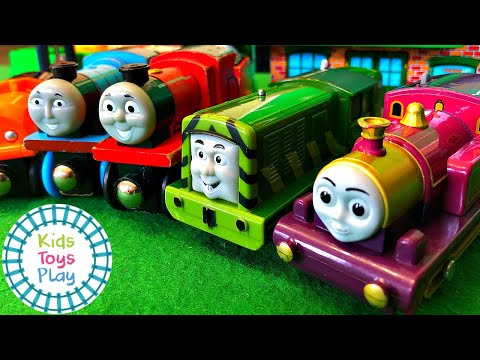 Thomas the Train Totally Thomas Town Surprise Box