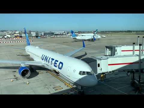 REVIEW: United Club at London Heathrow Terminal 2 (LHR) Amenities, Comfort & Experience