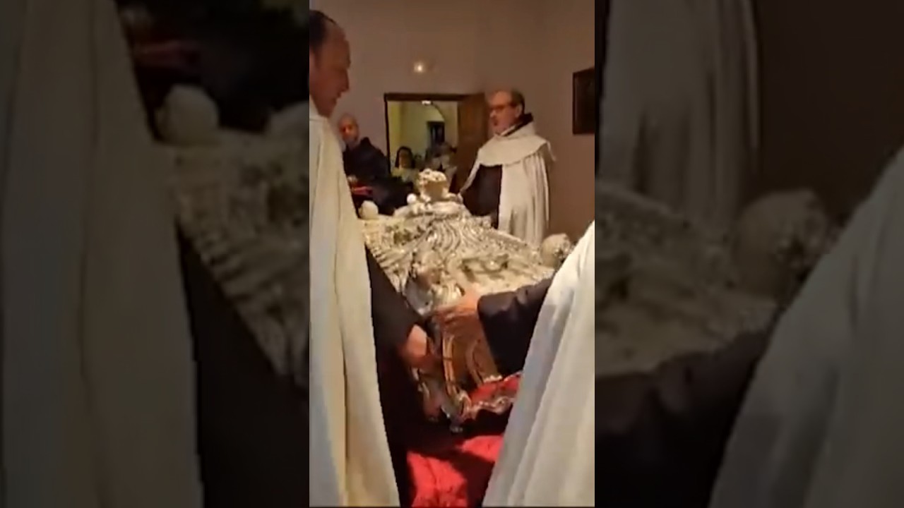 Reabren el sepulcro de Santa Teresa de Ávila 110 años después: su cuerpo sigue incorrupto