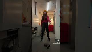 Ellie Rose Pulsifer (#Annie) shows off a fantastically fast quick change! #broadwayinchicago