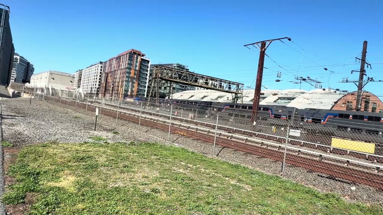 MARC’s Camden line meets MARC’s Penn line at Washington DC Union Station.