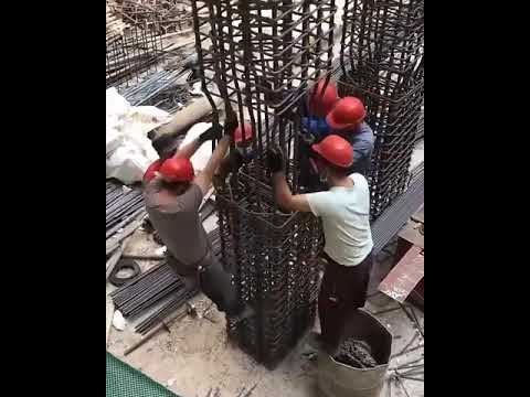 Penyambungan besi kolom struktur proyek gedung bertingkat