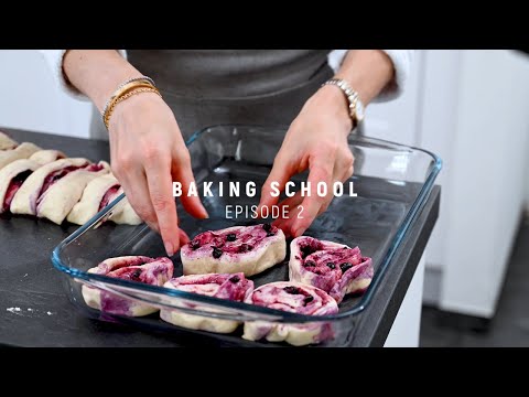 Blueberry buns in a pan - Baking school episode 2