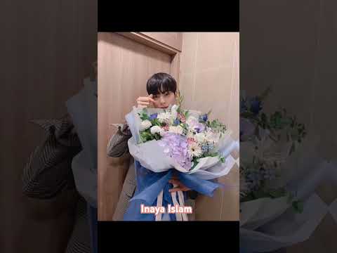 The flower bouquet is for you๐Subscribe please ๐ #chaeunwoo #astro #kpop #shorts #foryou