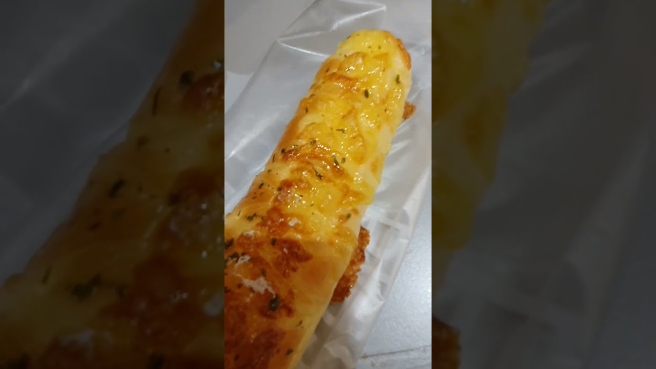 let's look at the cakes from #breadtalk part 1 from #bangkok #thailand #firsttime having them