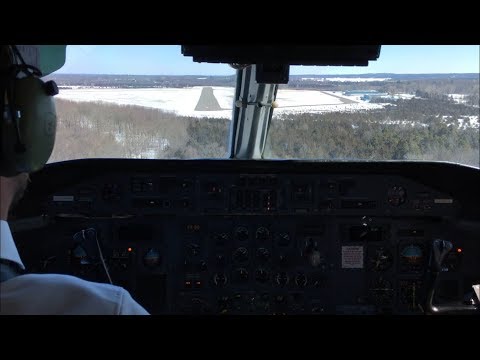 Dash-8 landing at Tyendinaga/Mohawk Airport - CPU6