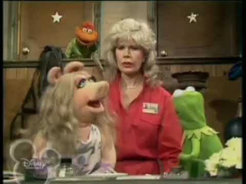 The Muppet Show: Loretta Swit Takes Over For Miss Piggy (S5E2)