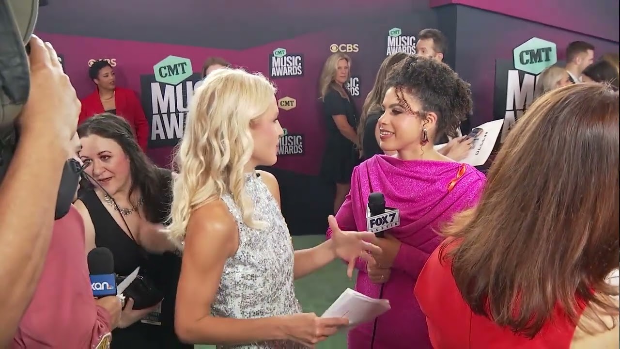 CMT Awards 2023: Julie Williams on aqua carpet | FOX 7 Austin