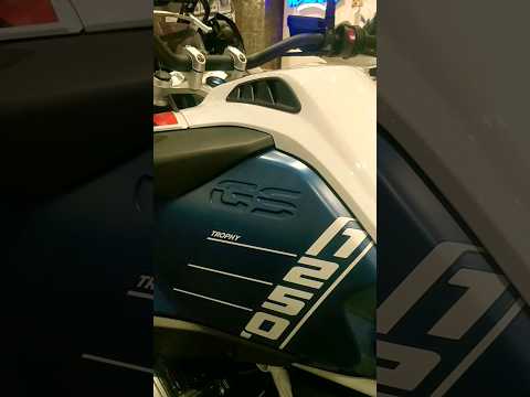 The R 1250 GS Adventure in GS Trophy design. #bmw #bmwmotorrad #makelifearide #2023 #youtubeshorts