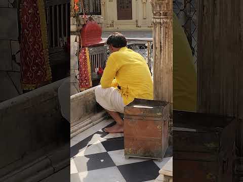 सुबह सुबह उठकर यह कार्य करने से घर में कभी नहीं आती गरीबी #anirudhacharya #Short #Viral