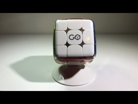 This Rubik's Cube tracks your moves