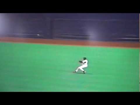 Matt Lawton Gets Hit In Head Twice Losing Ball In Metrodome Minnesota Twins