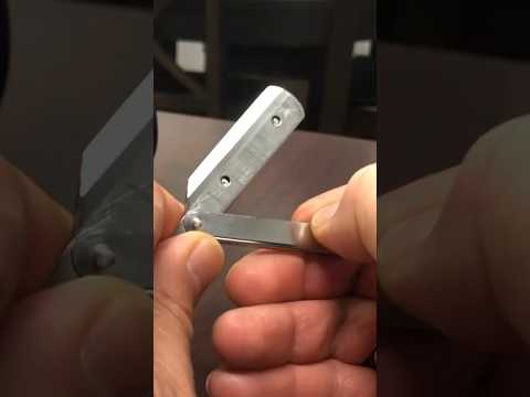 How To Install the Blade in a Hinged Shavette Barbers Razor #shaving #skincare #razor #blade #barber