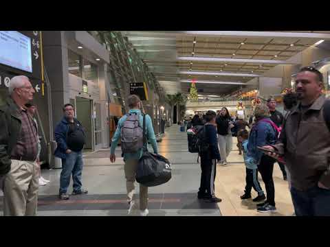 San Diego International Airport Complete Walkthrough - December 2022