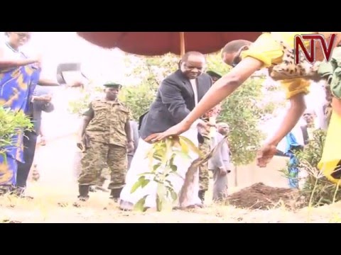 Ssaabasajja asiibye n’abantube e Singo