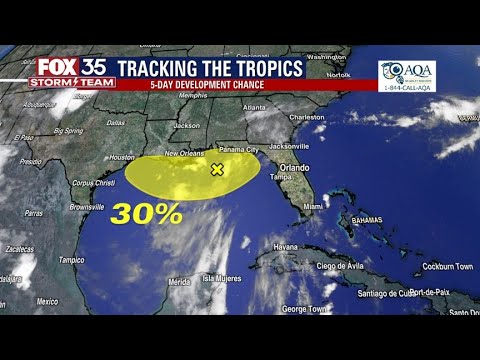 Hurricane center monitoring system near Florida