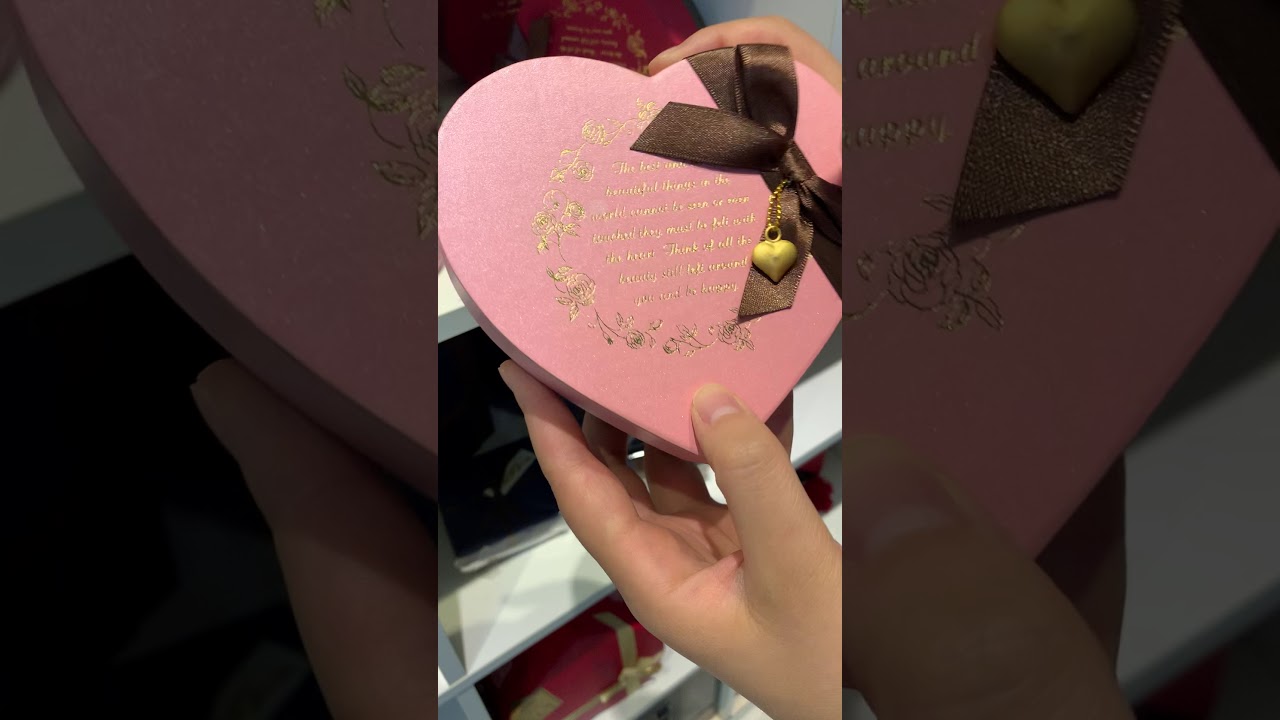 custom heart shape Luxury gif packaging box with ribbon