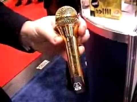 AKG C900