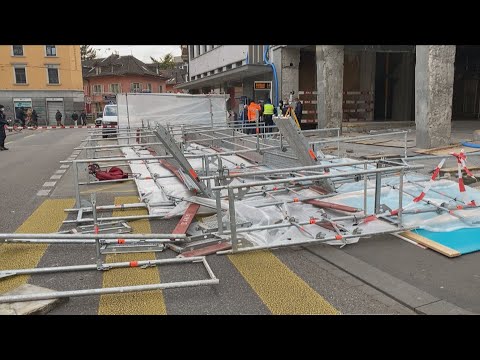 Zürich ZH: Baugerüst gekippt – Drei Personen verletzt