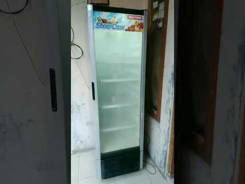 sepele buang embun di dalam kaca showcese