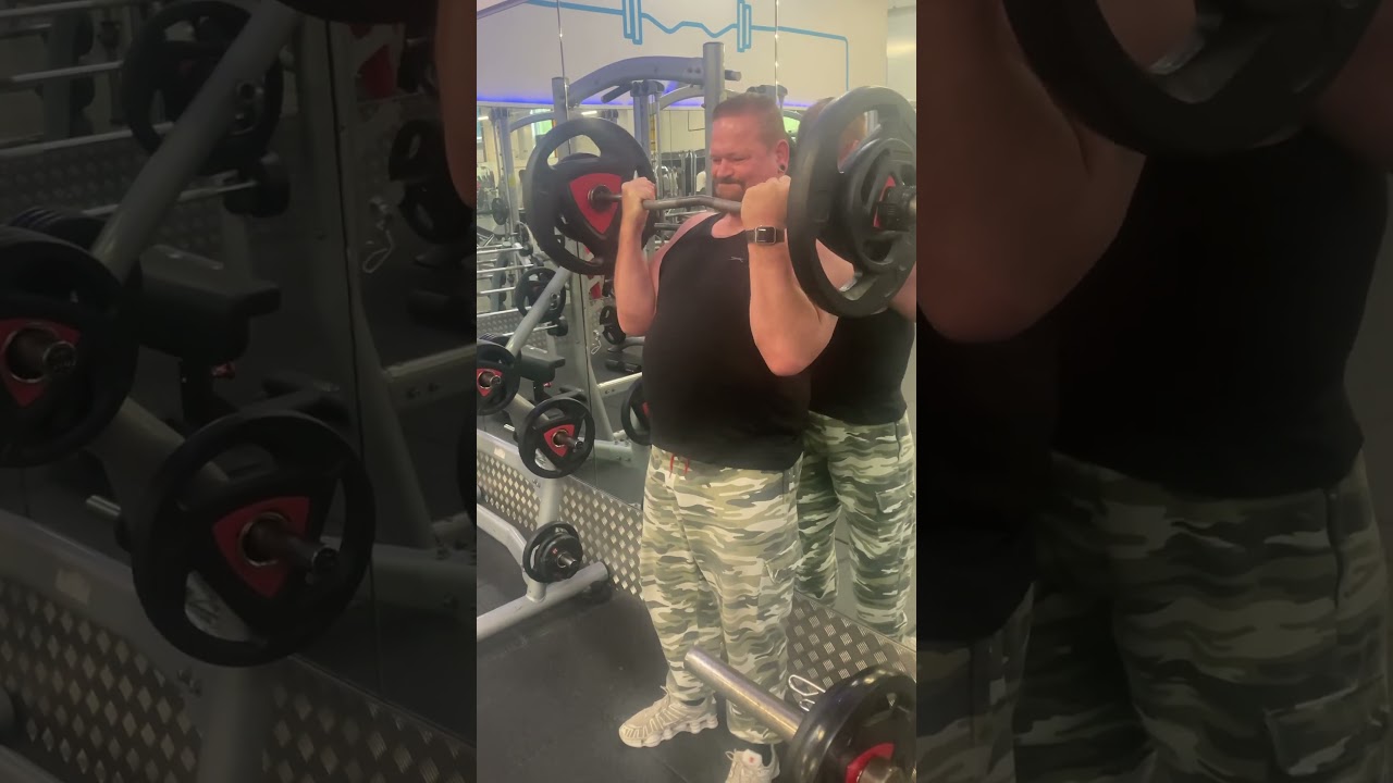 Doing the impossible curl 70kg. 2x25 plates 2x5kg and 10kg preacher bar. I’m 51