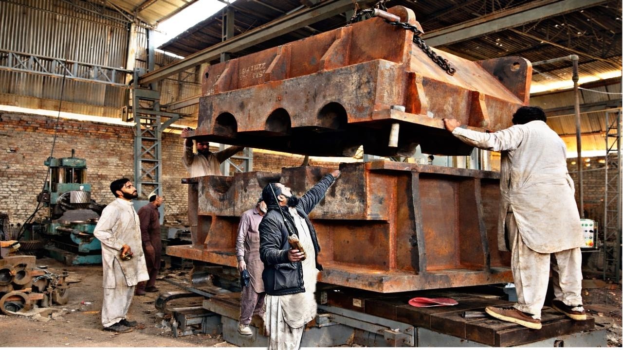 Heavy Duty Gearbox Manufacturing | Precision Engineering in Our Workshop